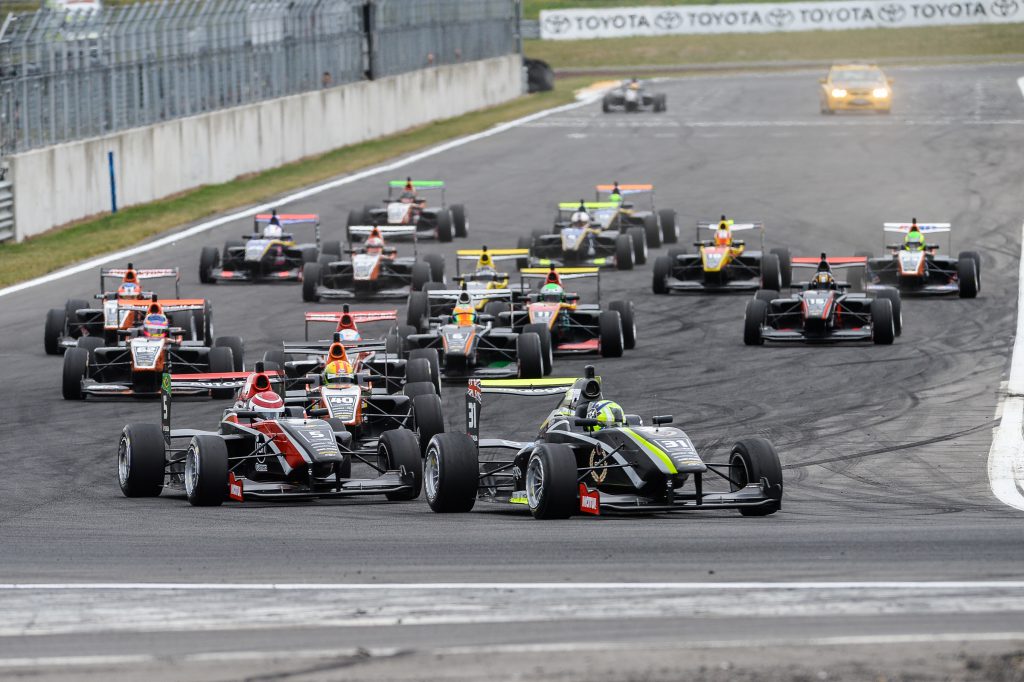 Great racing at Taupo (Saturday | Talk Motorsport