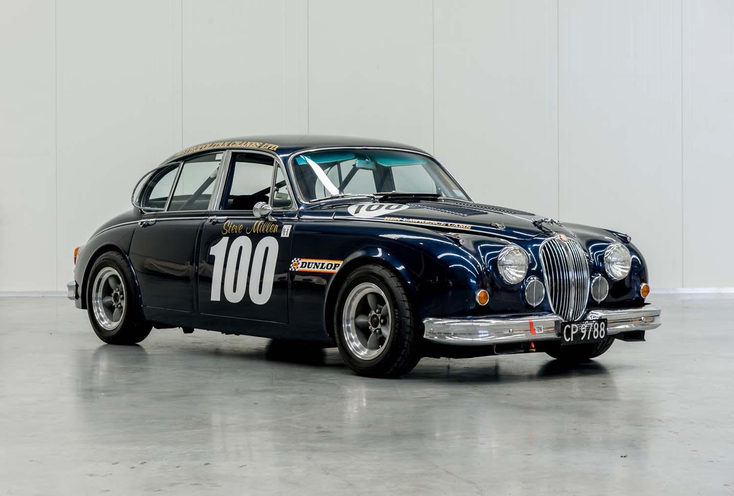 Pace, Grace + Space. How a Hastings GP built a MK11 Jaguar that ticked ...