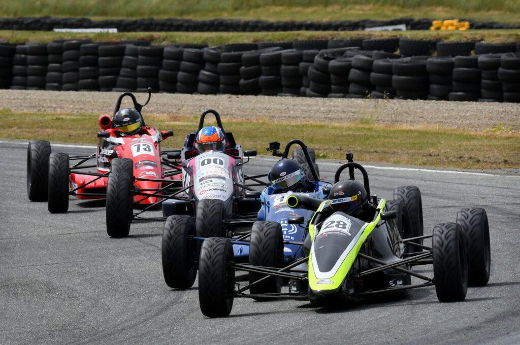 Knowles begins title defence as the South Island Formula Ford ...