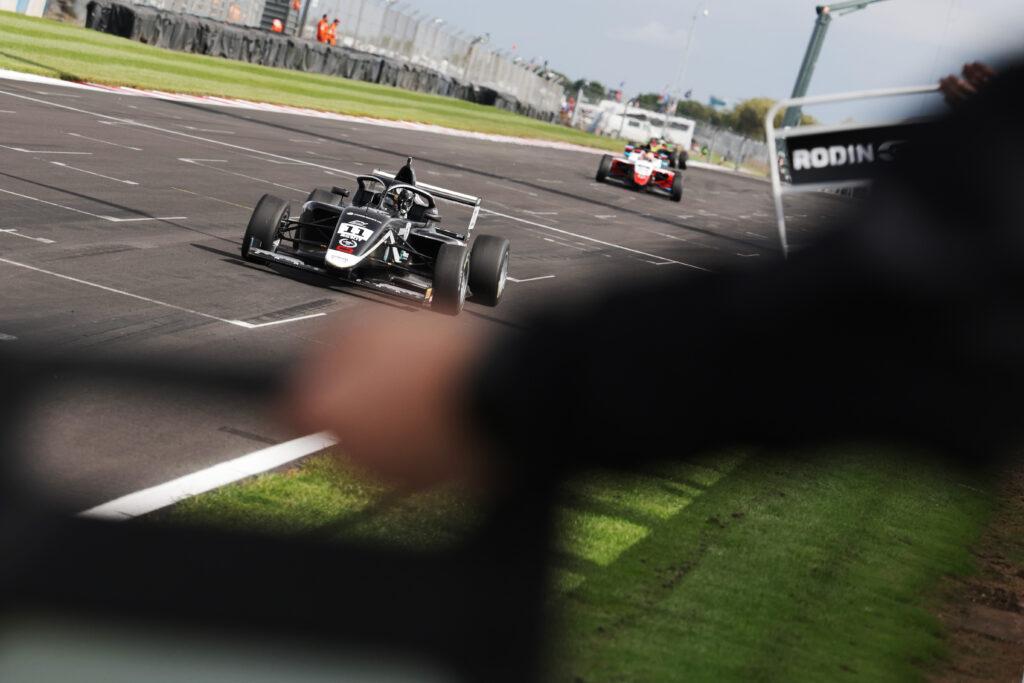 Double podium sees Louis Sharp retake lead in British F4 champs | Talk ...