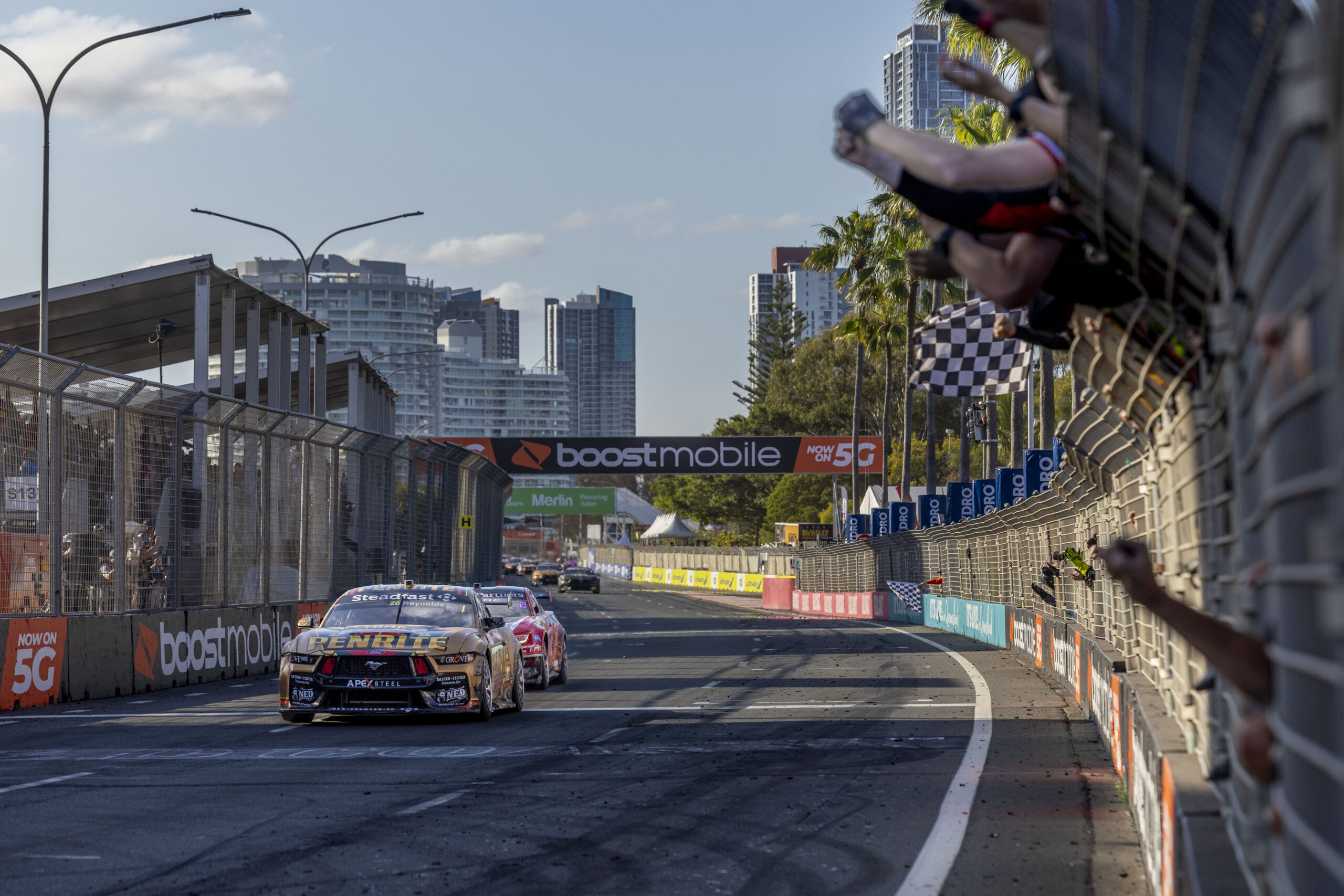 David Reynolds holds off Brodie Kostecki in Sunday thriller on the Gold ...