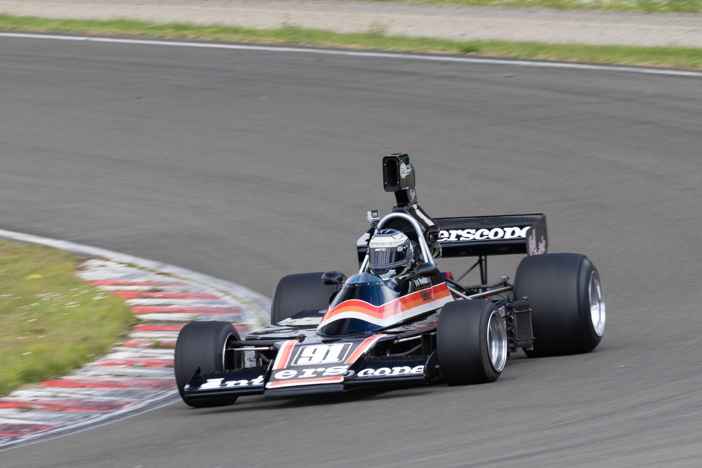 Banks the victor following bruising F5000 racing at Manfeild | Talk ...