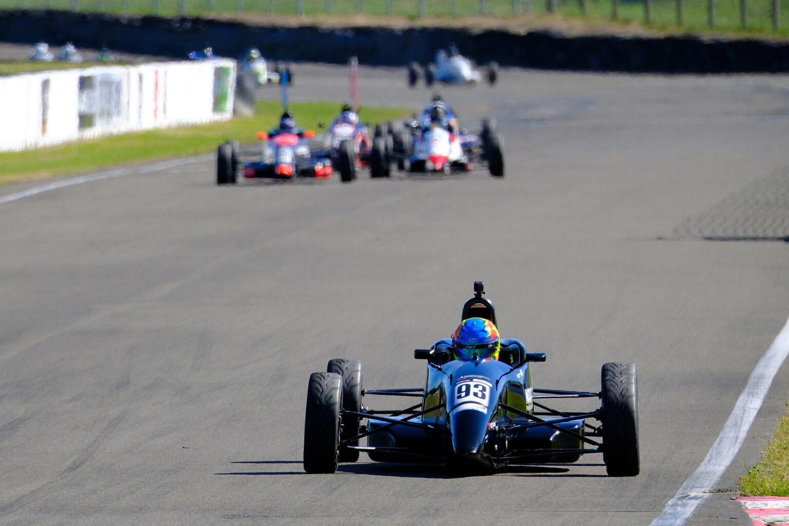 Potter shines at Manfeild as Knowles’ lead reduced at NZ Formula Ford ...
