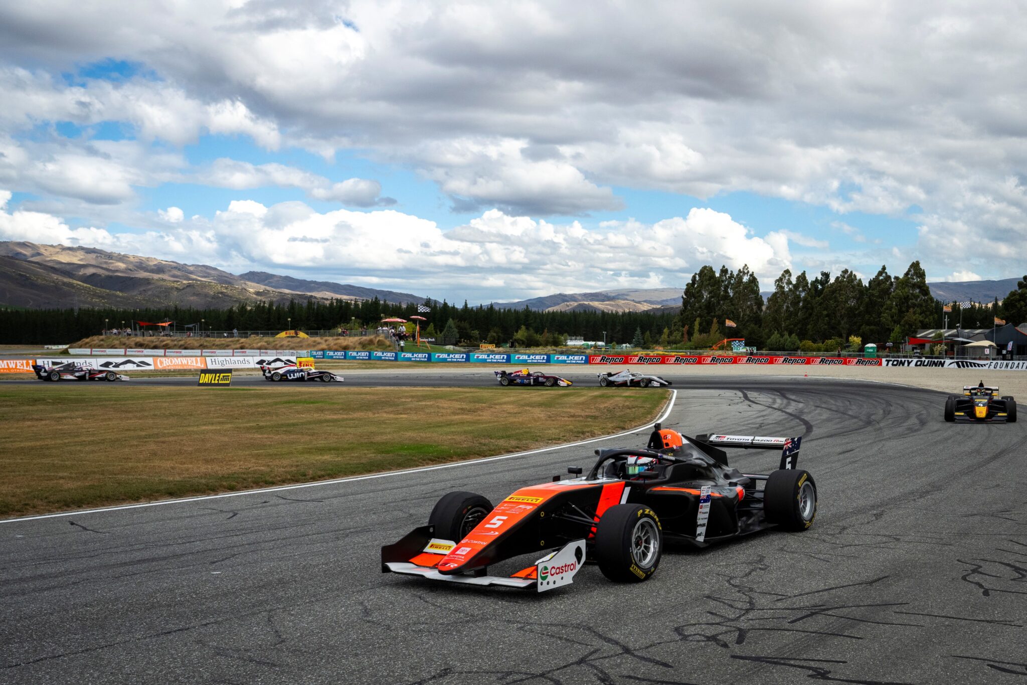 Bull fighter Heuzenroeder wins – but Lindblad secures title | Talk ...