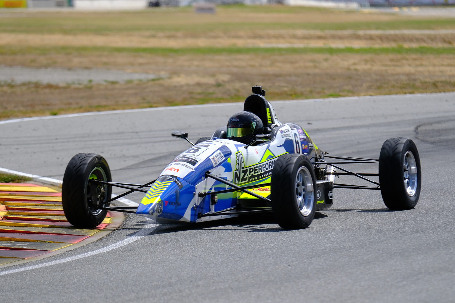 NZ Formula Ford title battle heats up at Hampton Downs this weekend ...