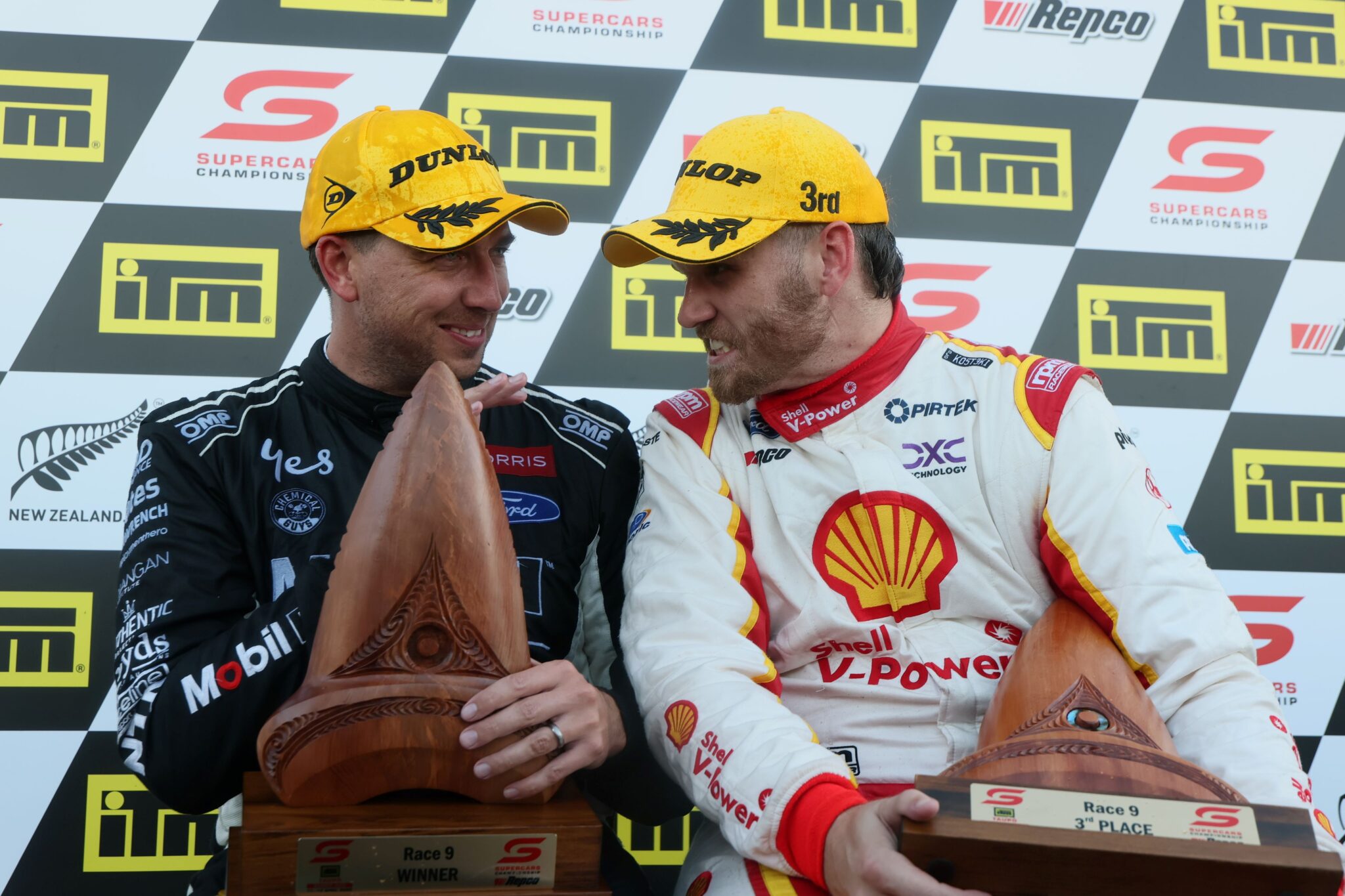 Mostert outmuscles Kostecki in Taupō battle for the ages | Talk Motorsport