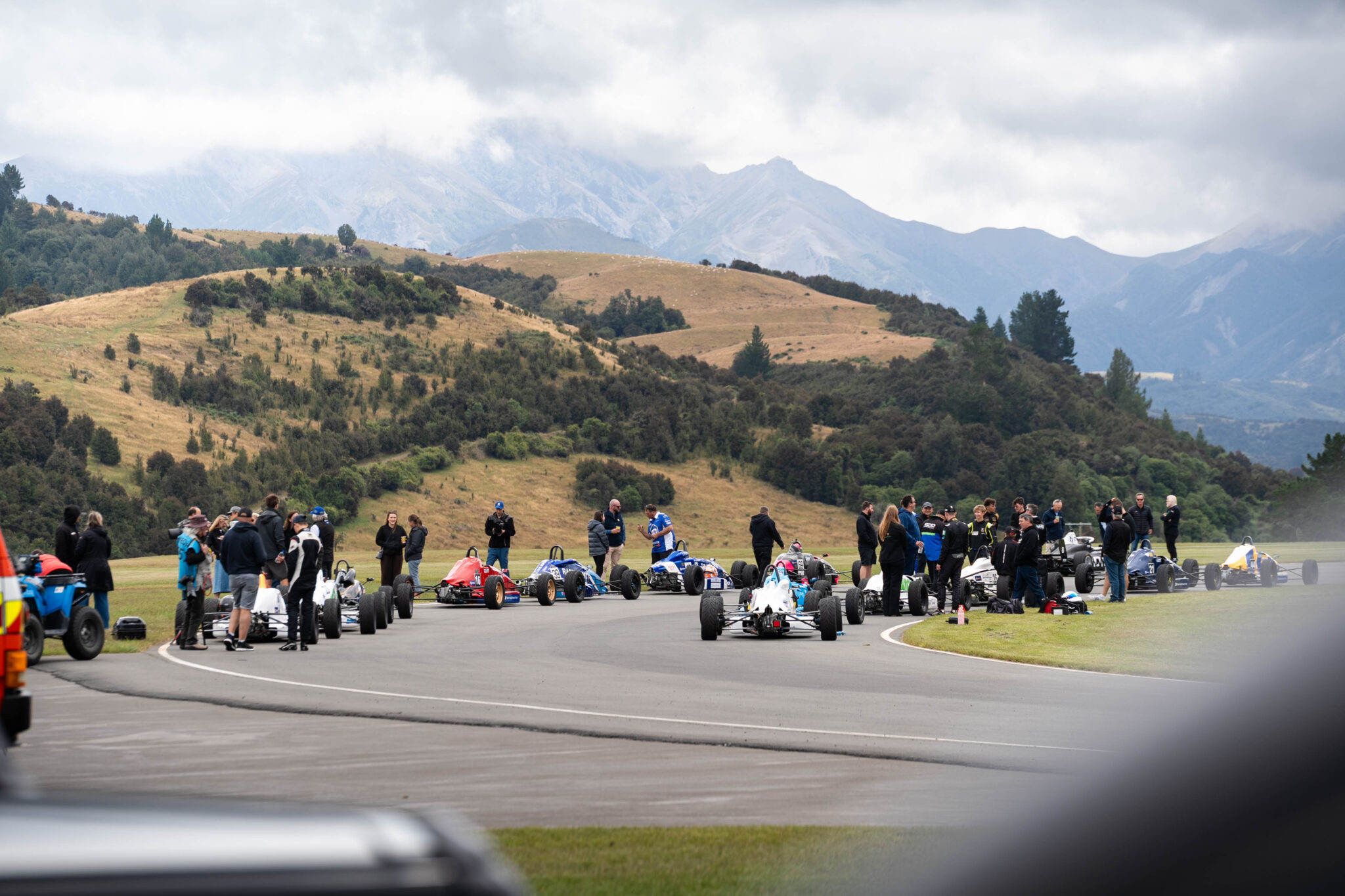 Competitive NAPA New Zealand Formula Ford Championship underway this ...