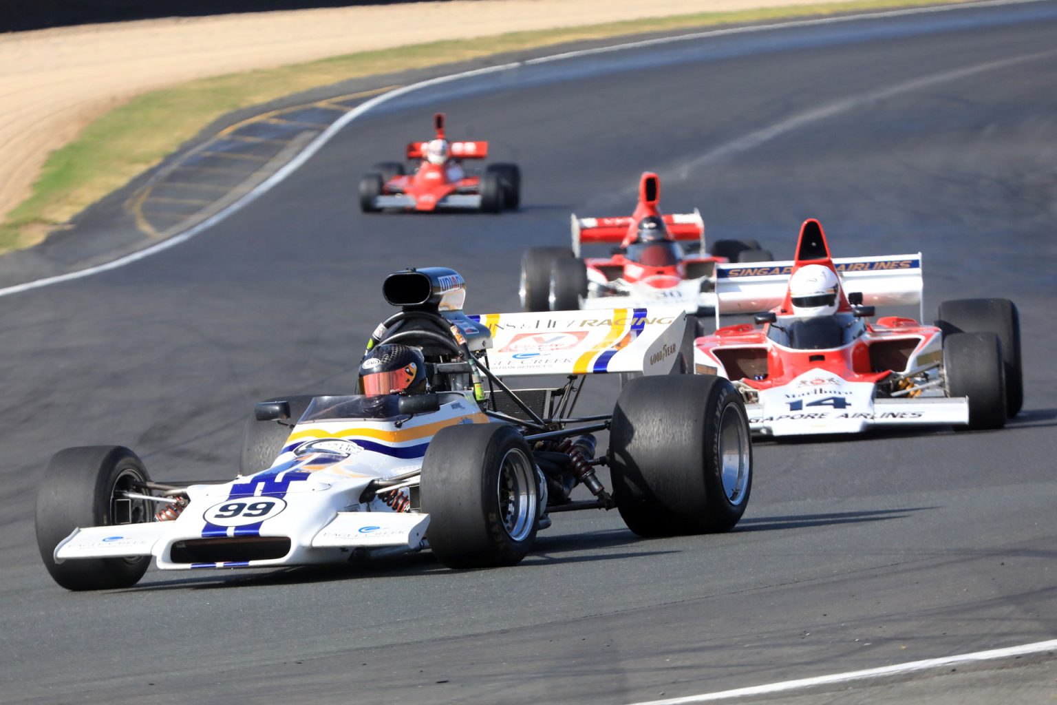Martin makes his move as Hampton Downs delivers a flawless F5000 ...